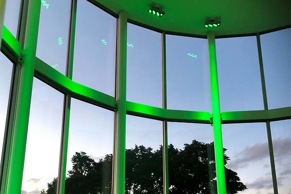 Fremhæv arkitektur og skab stemning med facadebelysning - ELFOKUS