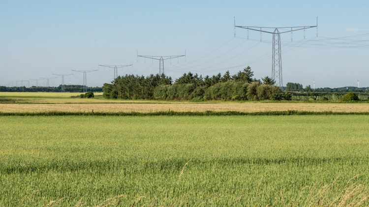 Vi har flere elmaster og luftledninger i vente fremover - placeringerne ...